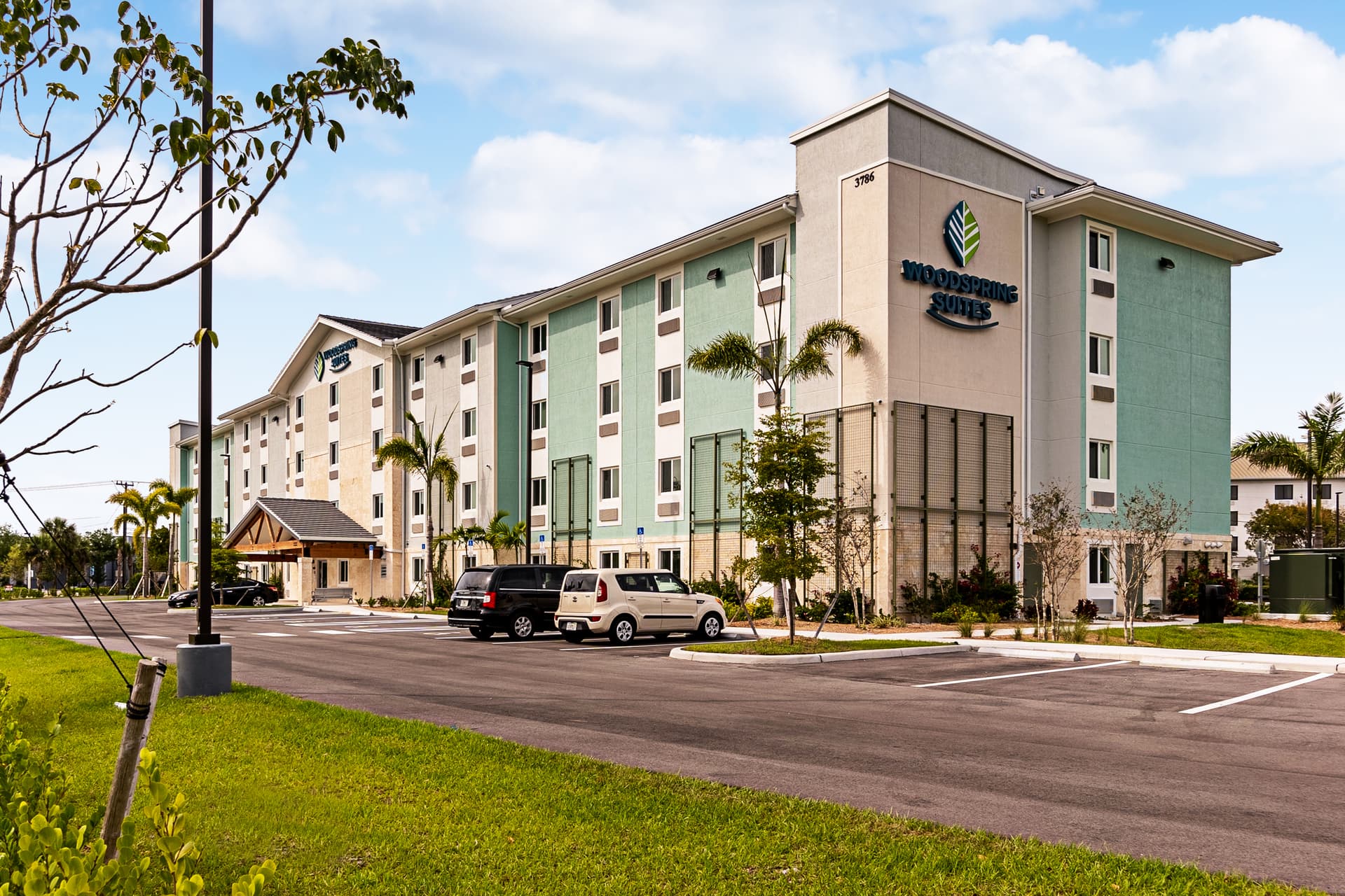 Extended Stay Hotel in Naples, FL | WoodSpring Suites Naples